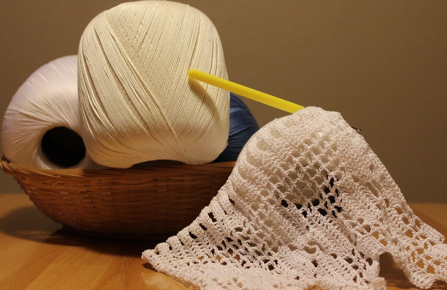 Demonstration: Virkade bollar och dukar - Hemslöjden – slöjd och ...