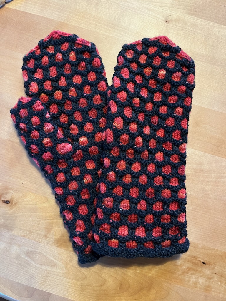 Flerfärgsstickning med lyfta maskor - Hemslöjden – slöjd och hantverk ...